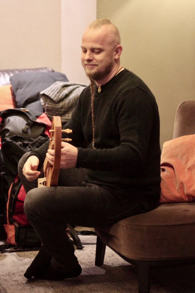 Crwth Project with Einar SELVIK & WARDRUNA – Benjamin Simao Luthier
